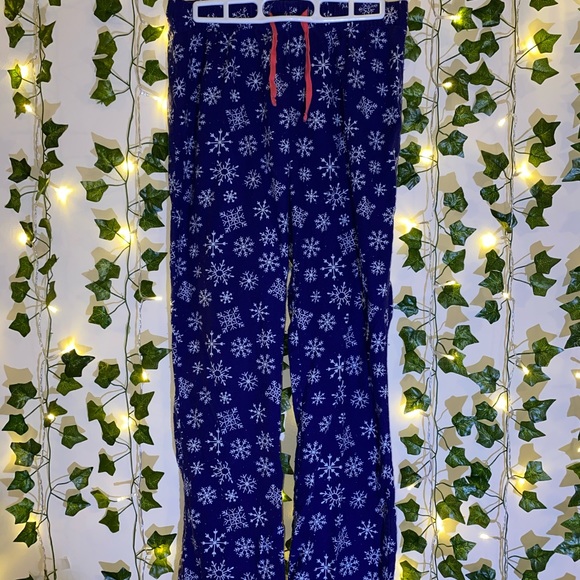 Old Navy | Intimates & Sleepwear | Snowflake Pajama Pants | Poshmark